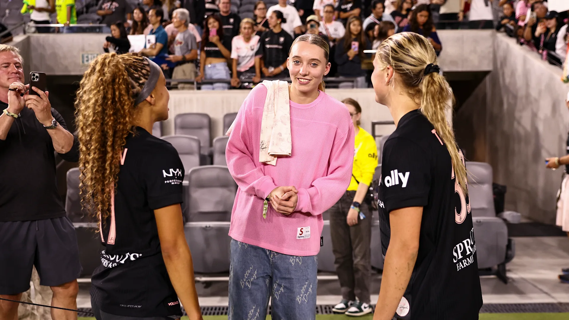 WNBA Rookie of the Year Paige Bueckers gets first taste of a wild NWSL ...