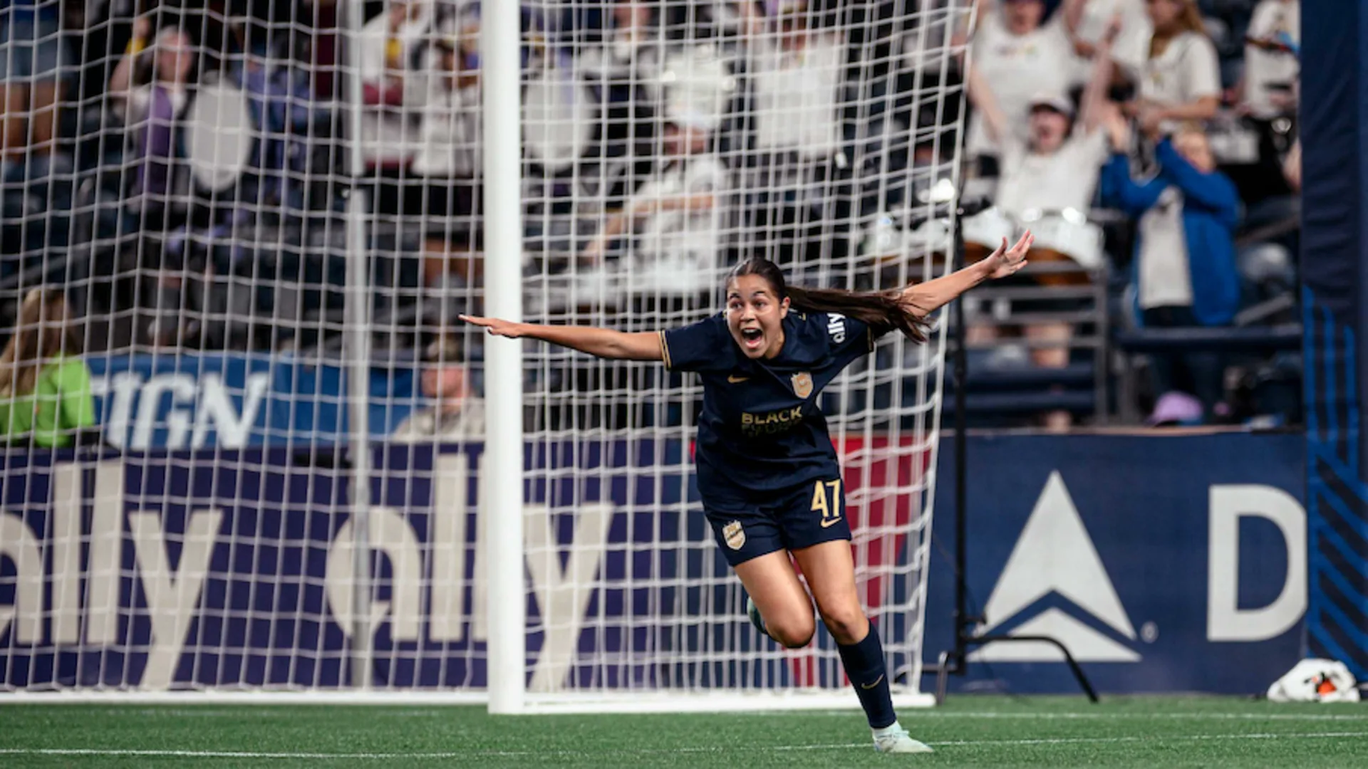 Emeri Adames Honors Rapinoe with Trademark Celebration | News ...