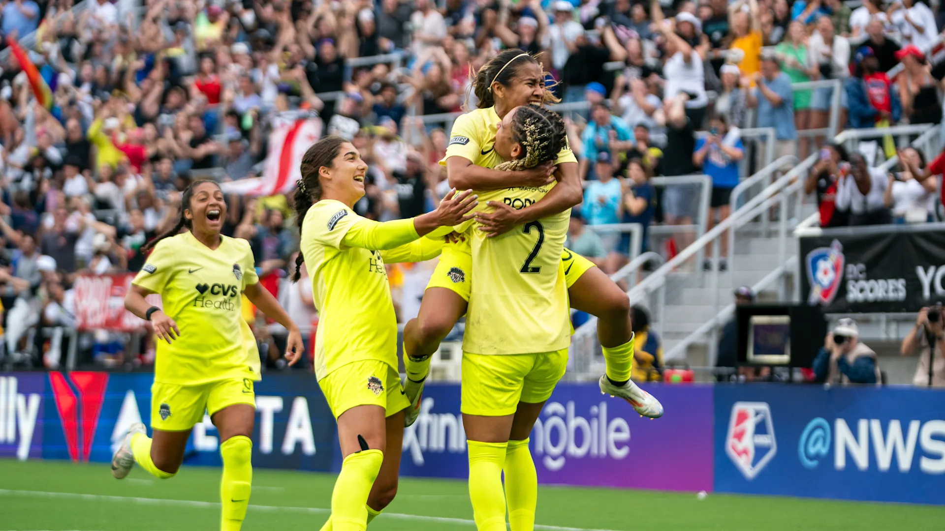 Trinity Rodman Slam Dunks a Goal, Honors Magic Johnson with Celebration ...