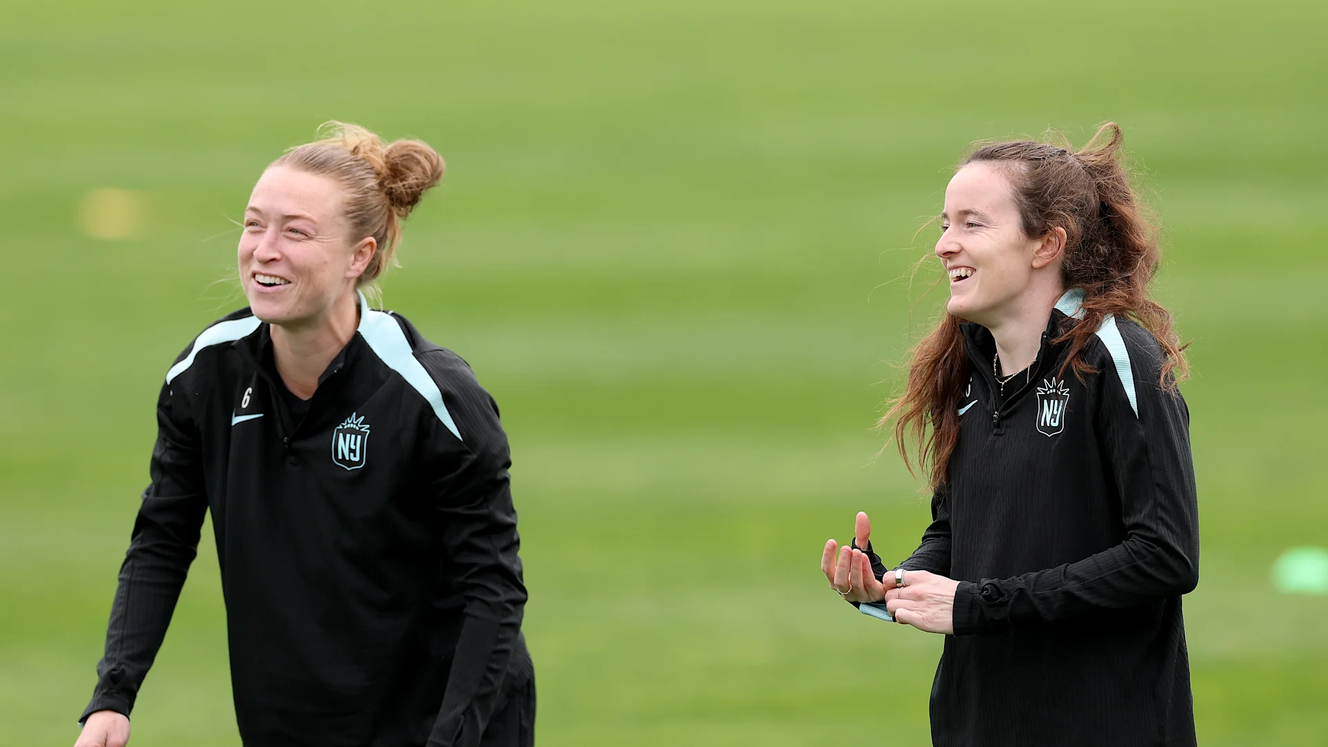 Rose Lavelle, Emily Sonnett stop by CBS Mornings before NYC celebration ...