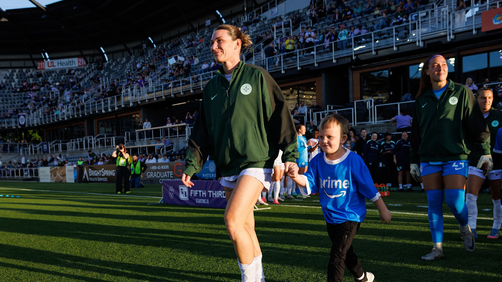 Louisville's Arin Wright rocks captain armband designed by son for ...